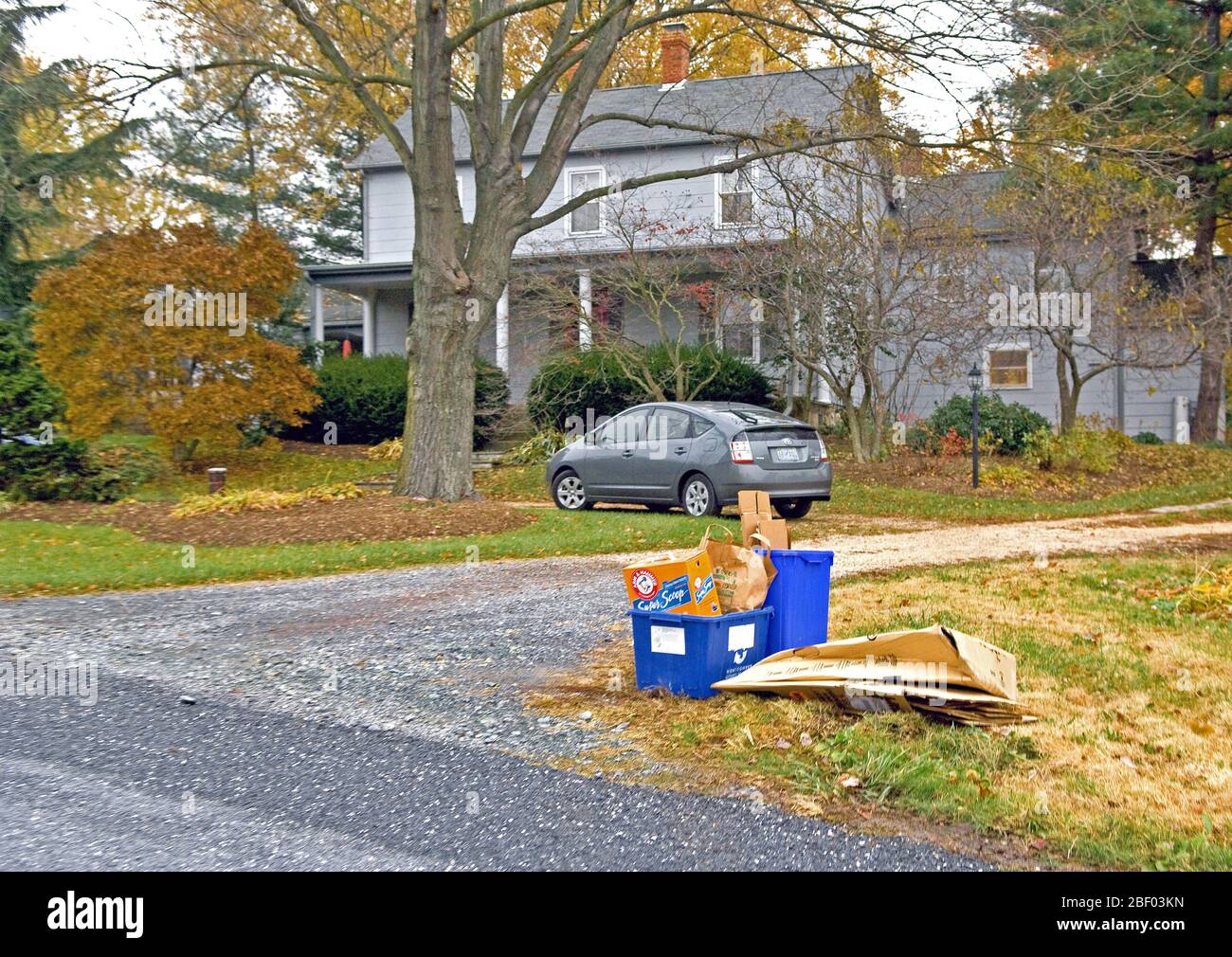 2007 - Cardboard and paper trash in a vintage recycle bin Stock Photo ...