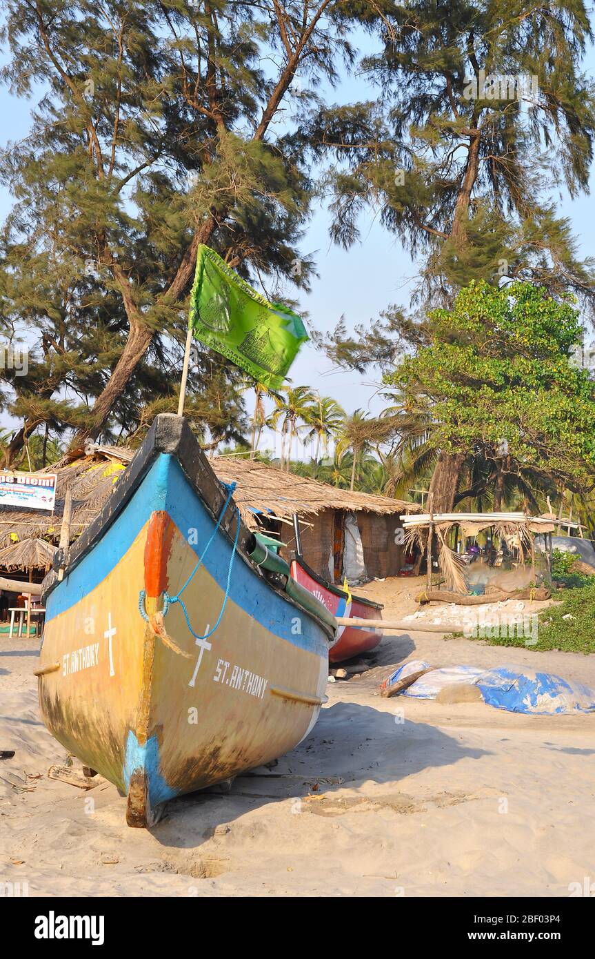 Fishing boat coast goa hi-res stock photography and images - Alamy