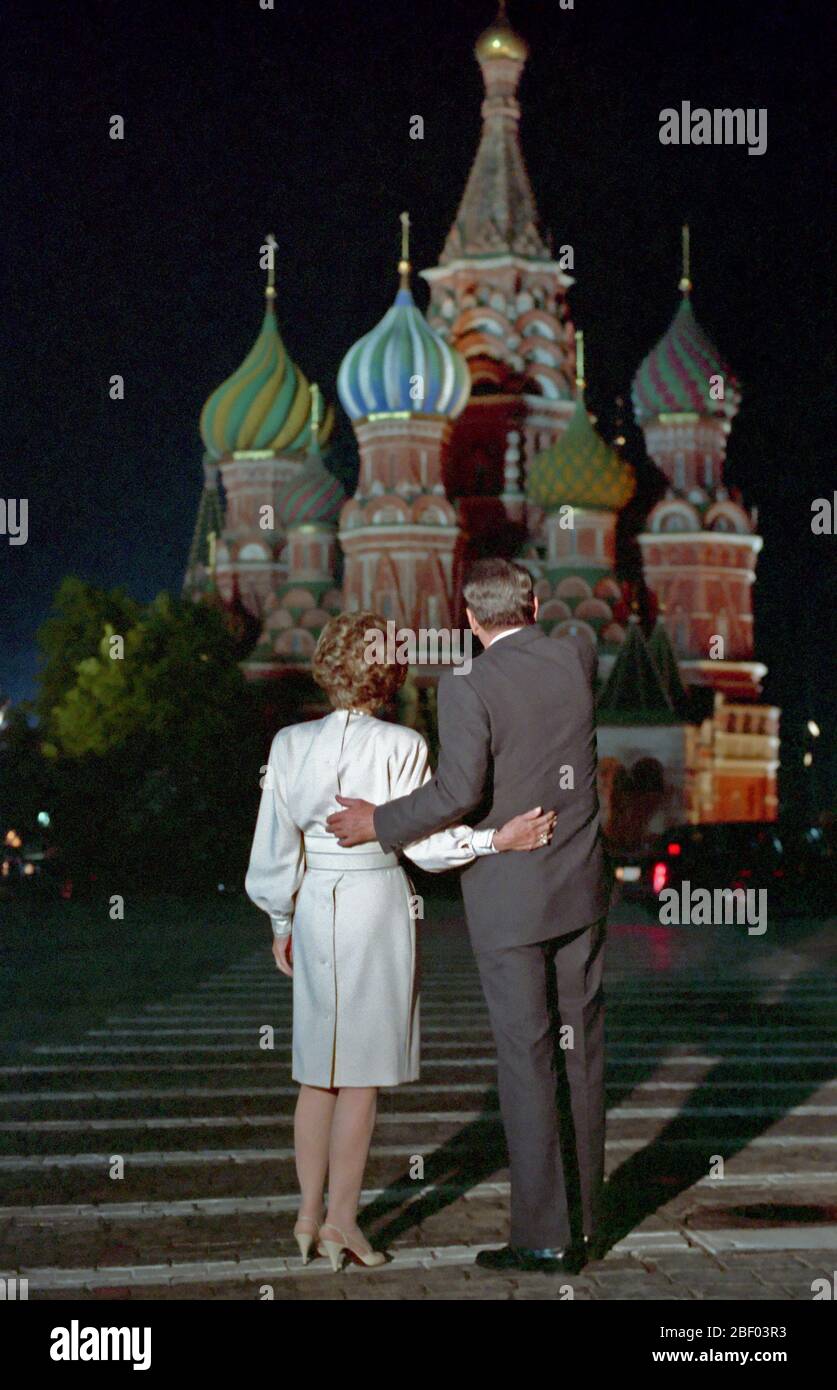 Nancy reagan 1988 moscow hi-res stock photography and images - Alamy
