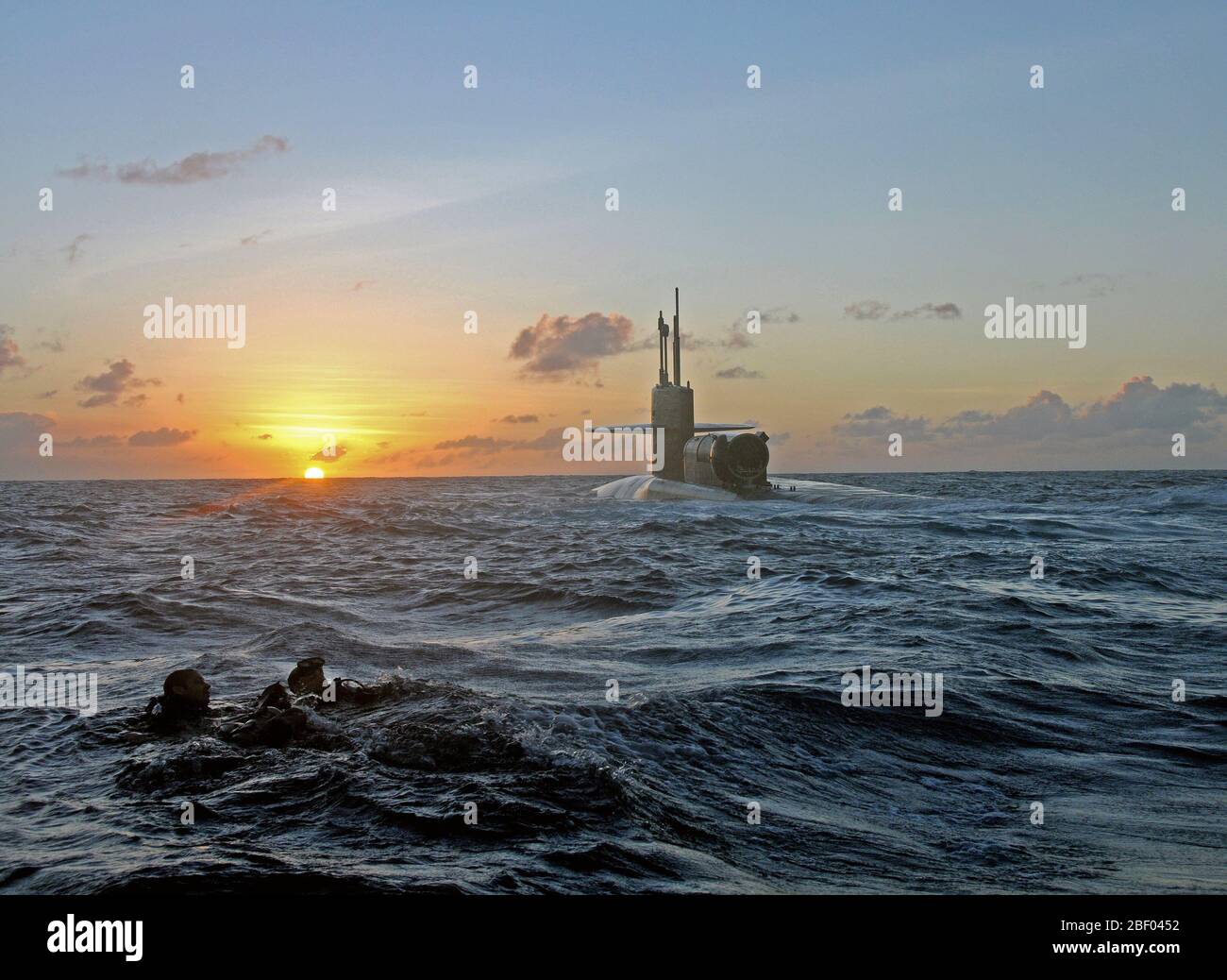 PACIFIC OCEAN (Feb. 20, 2012) SEALs and divers from SEAL Delivery ...