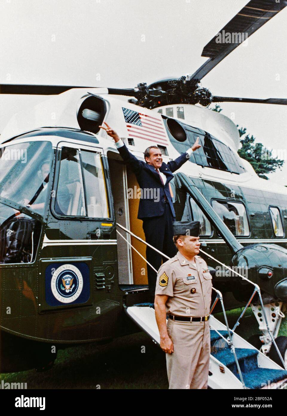 Nixon on helicopter leaves hi-res stock photography and images - Alamy