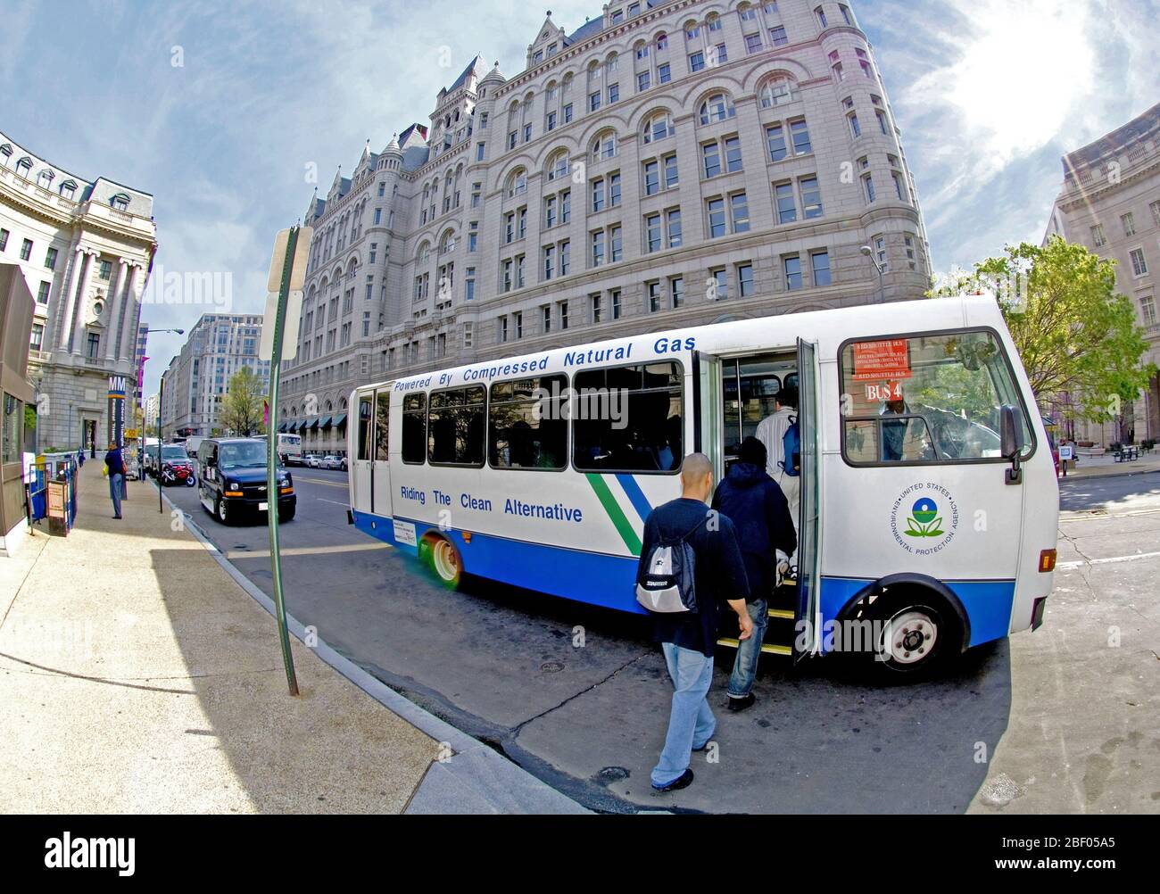 Cng powered bus hi-res stock photography and images - Alamy