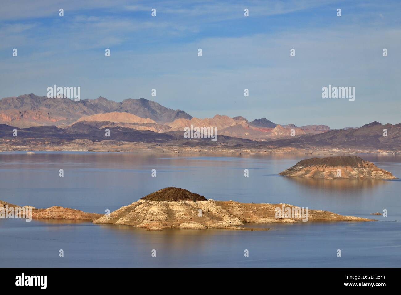 Lake Mead on the Colorado river near the Hoover Dam Stock Photo - Alamy