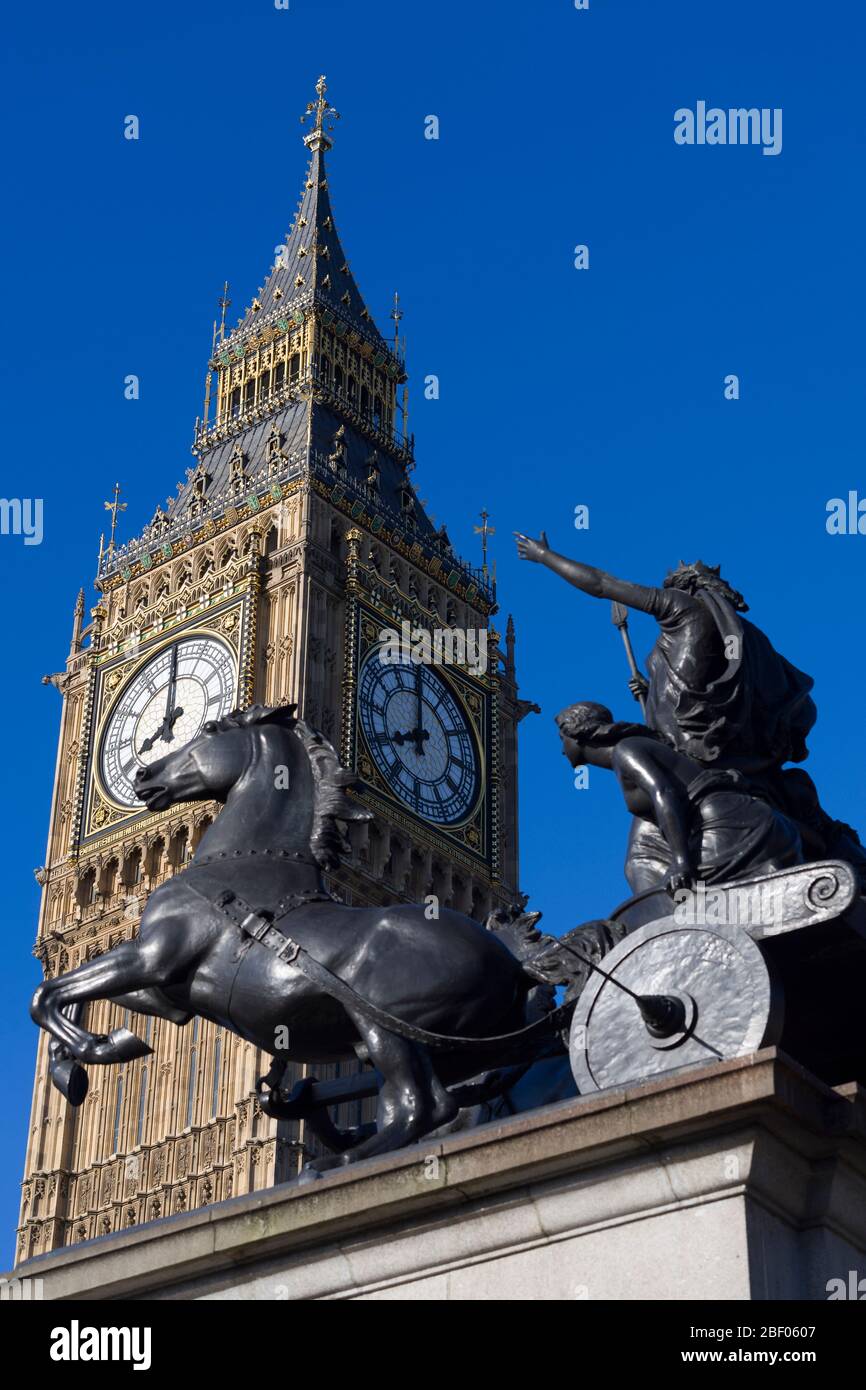 Statue Boadicea and Her Daughters, queen of the Celtic Iceni tribe who ...
