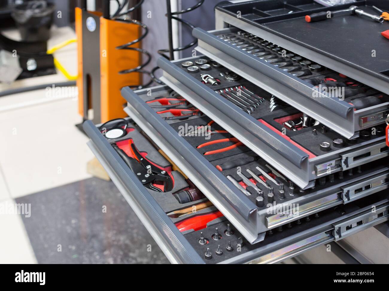 Photo pull out hi-res stock photography and images - Alamy