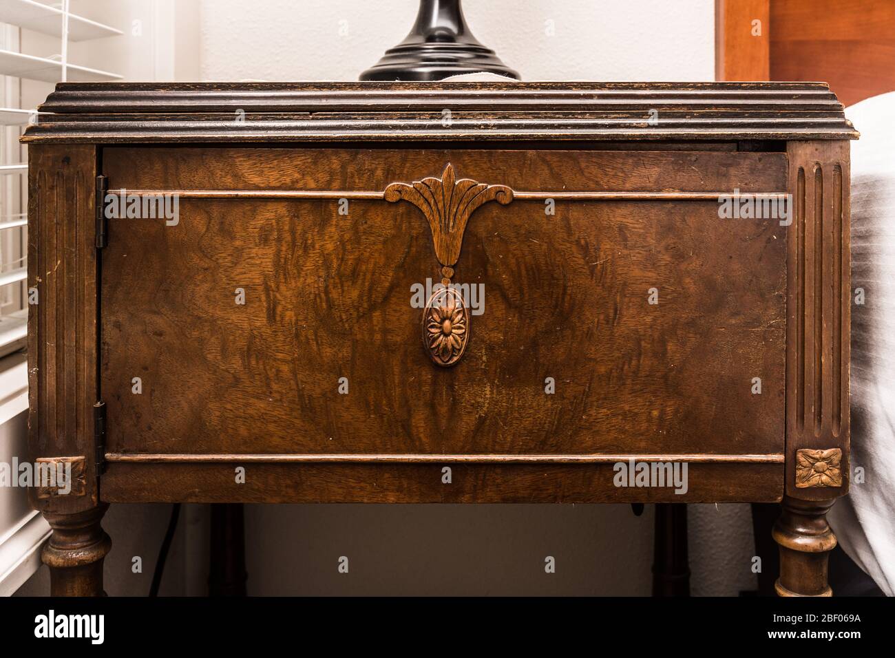 Vintage hidden sewing machine small end table Stock Photo - Alamy