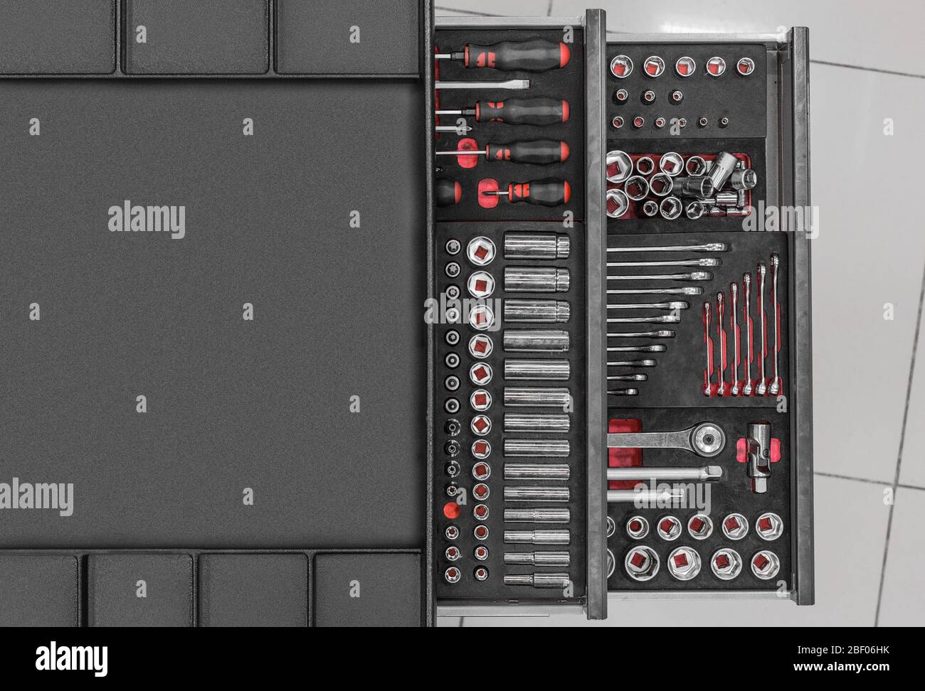 Pull out shelf hi-res stock photography and images - Alamy