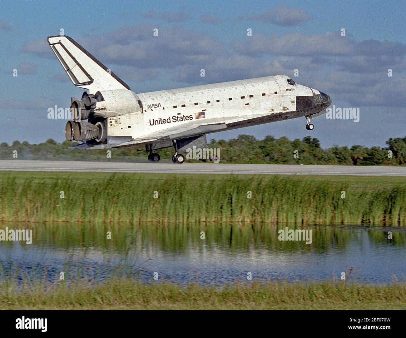 The Space Shuttle orbiter Atlantis touches down on Runway 15 of the ...