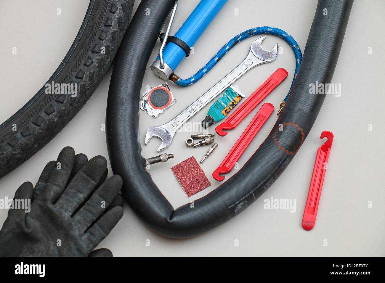 Repair and service hi-res stock photography and images - Alamy