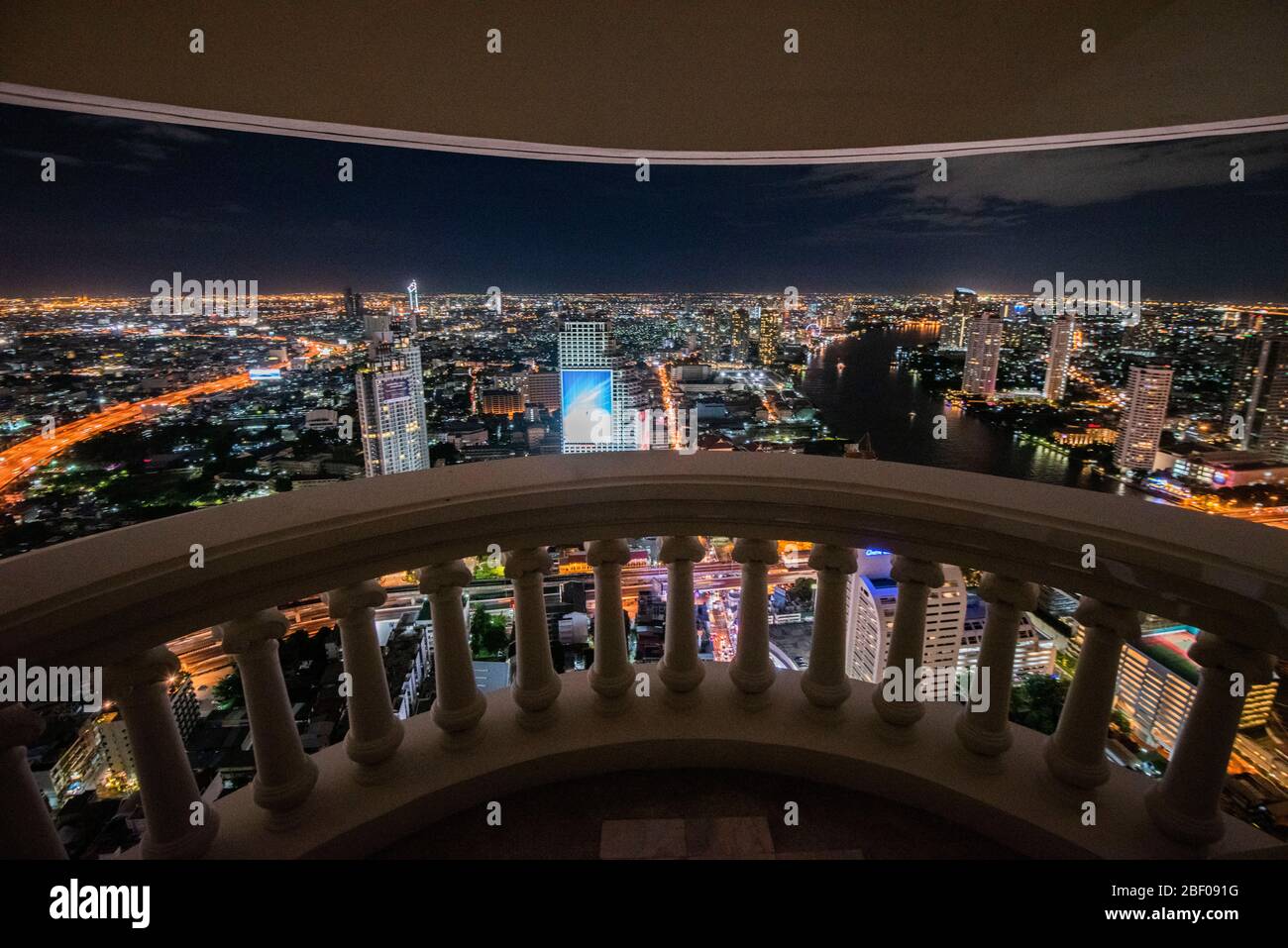 Bankok, Thailands capital att night Stock Photo - Alamy