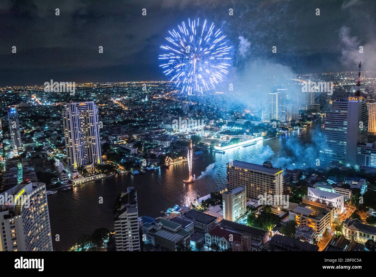 Bankok, Thailands capital att night Stock Photo - Alamy
