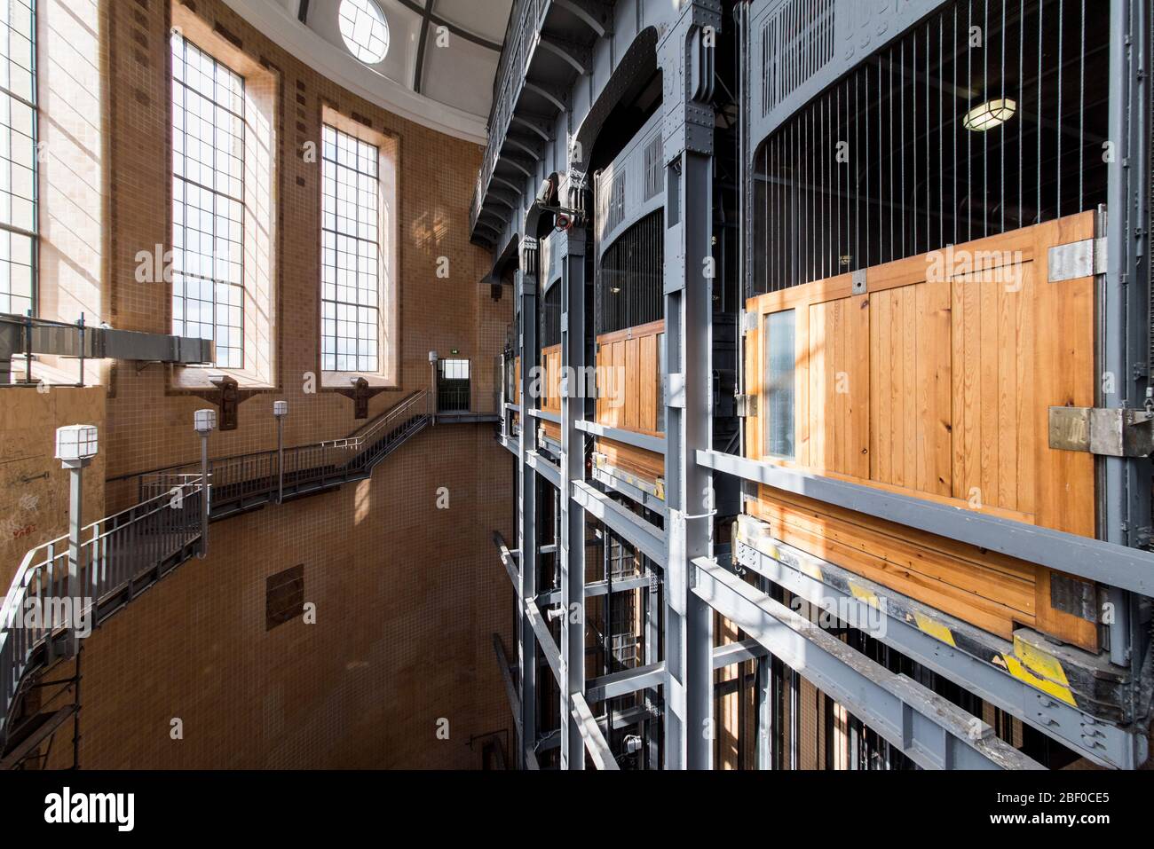 Car elevators hi-res stock photography and images - Alamy