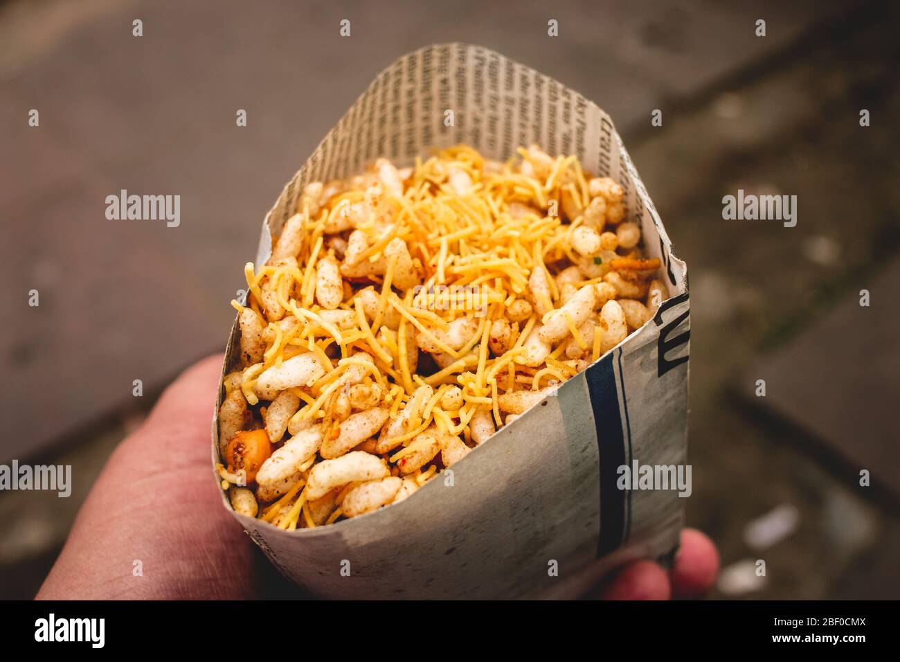 Kolkata's famous street snack - Jhalmuri Stock Photo - Alamy