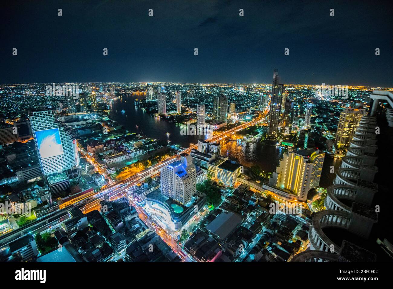 Bankok, Thailands capital att night Stock Photo - Alamy