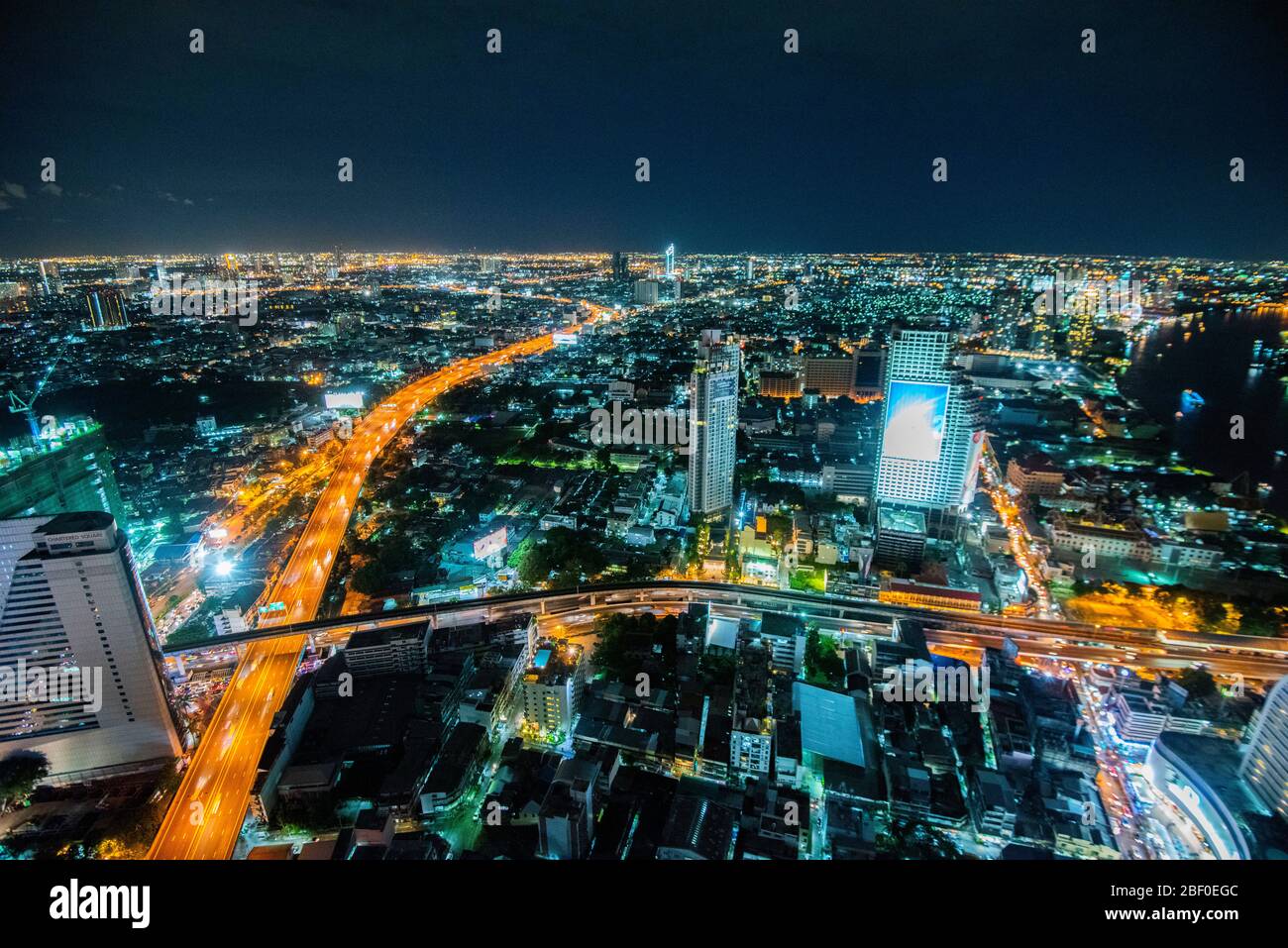 Bankok, Thailands capital att night Stock Photo - Alamy