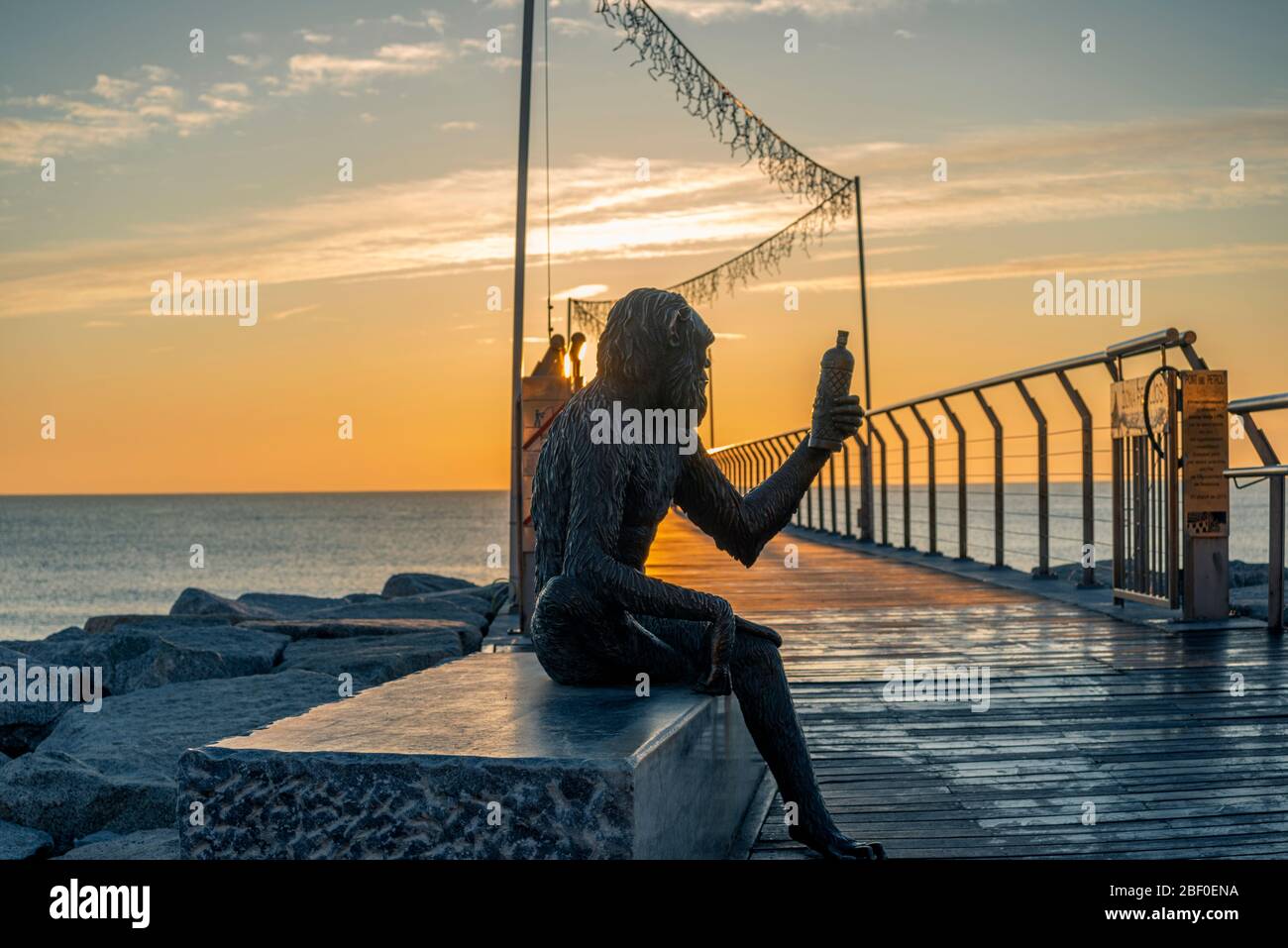 Sunrise from the Oil Bridge, next to the monkey of a well-known brand ...