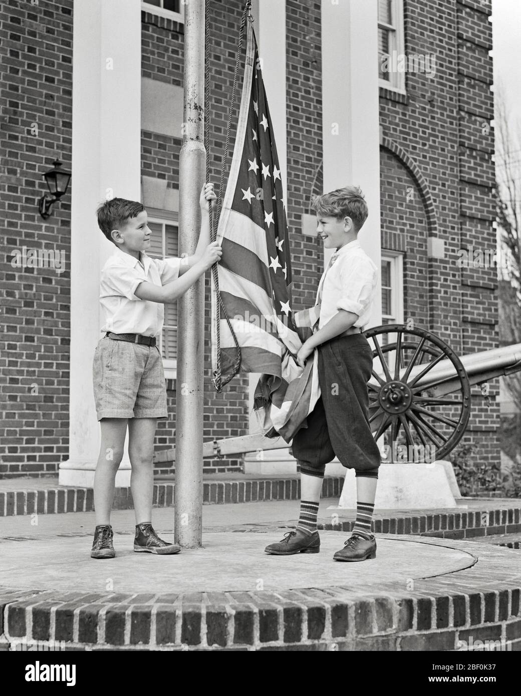 1940s united states american flag hi-res stock photography and images ...