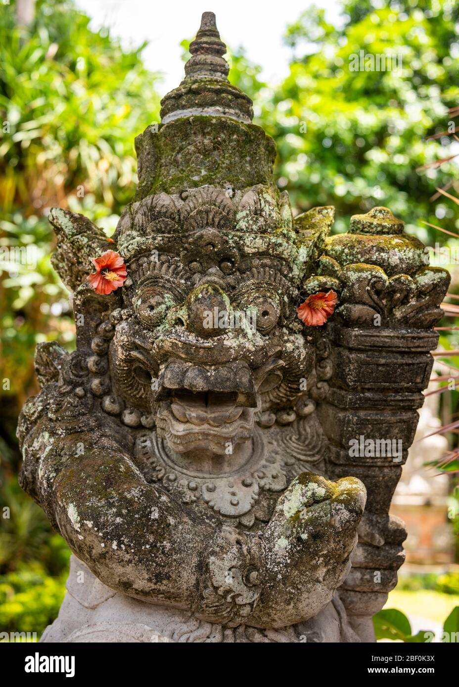 Gate guardian statue hi-res stock photography and images - Alamy