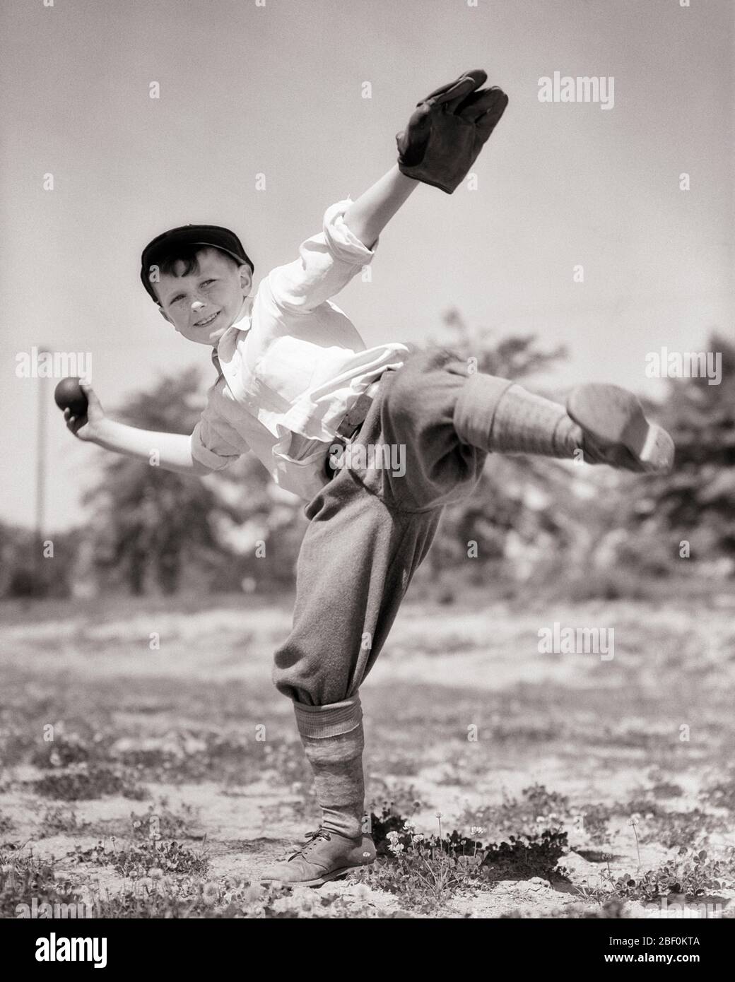 Kids playing baseball vintage hi-res stock photography and images - Alamy