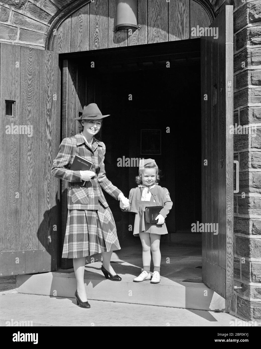 1940s women fashion suit hi-res stock photography and images - Alamy
