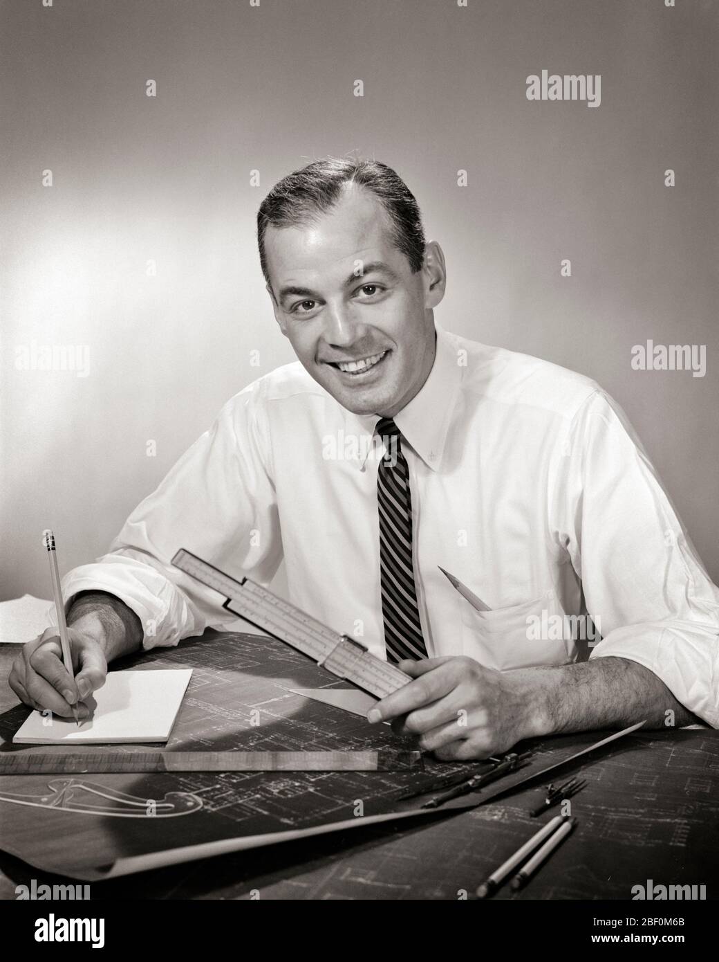 Looking for work 1950s hi-res stock photography and images - Alamy