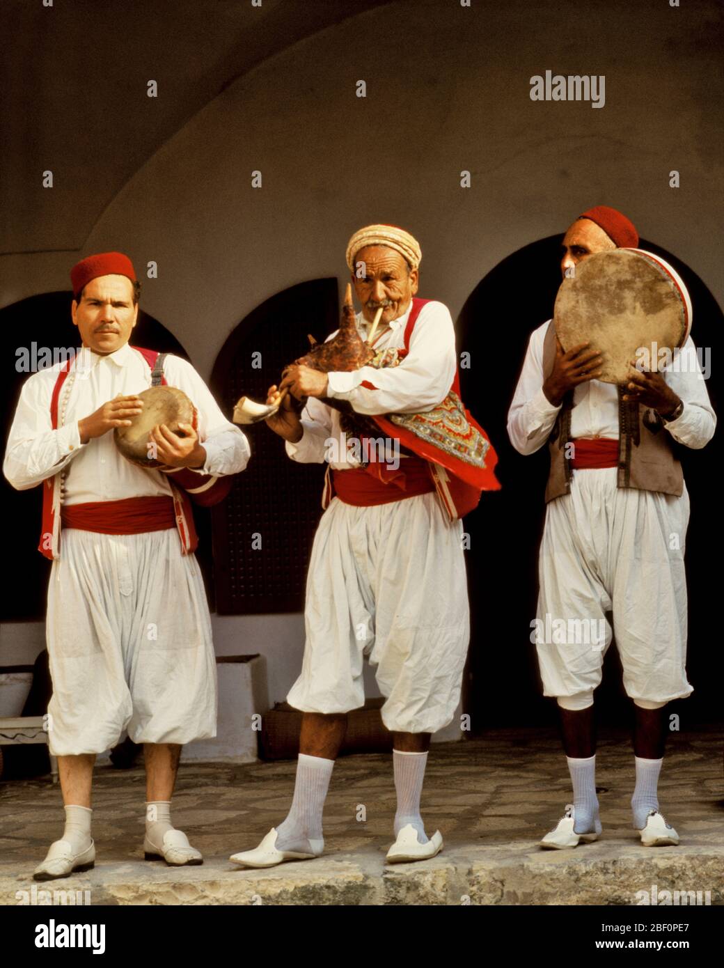 Playing bagpipe hi-res stock photography and images - Alamy