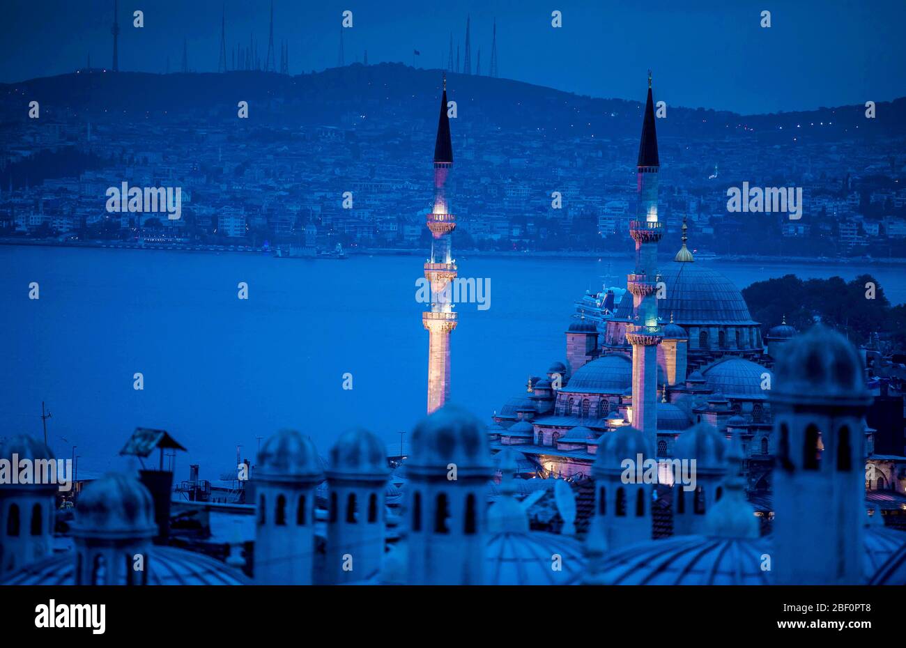 A breathtaking view of the Sultan Ahmed Mosque / Blu Mosque in Istanbul ...