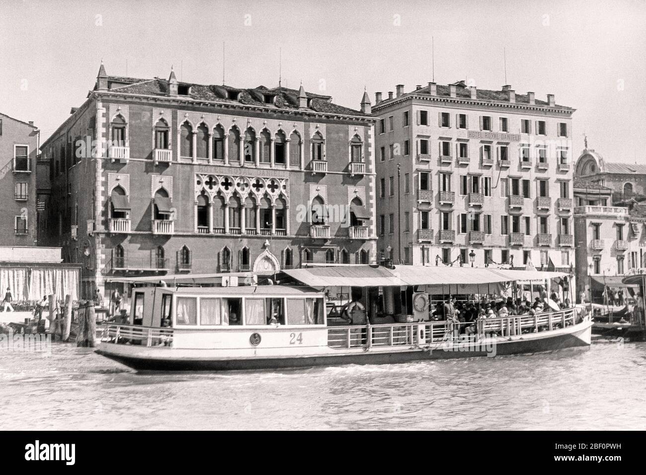 1920s boat hi-res stock photography and images - Alamy