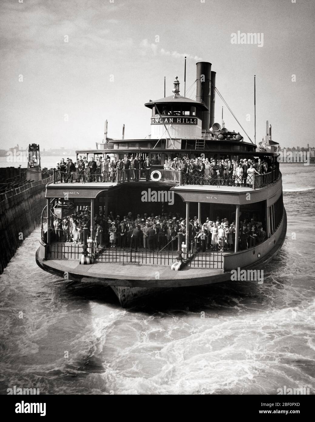 New york 1930s ferry hi-res stock photography and images - Alamy