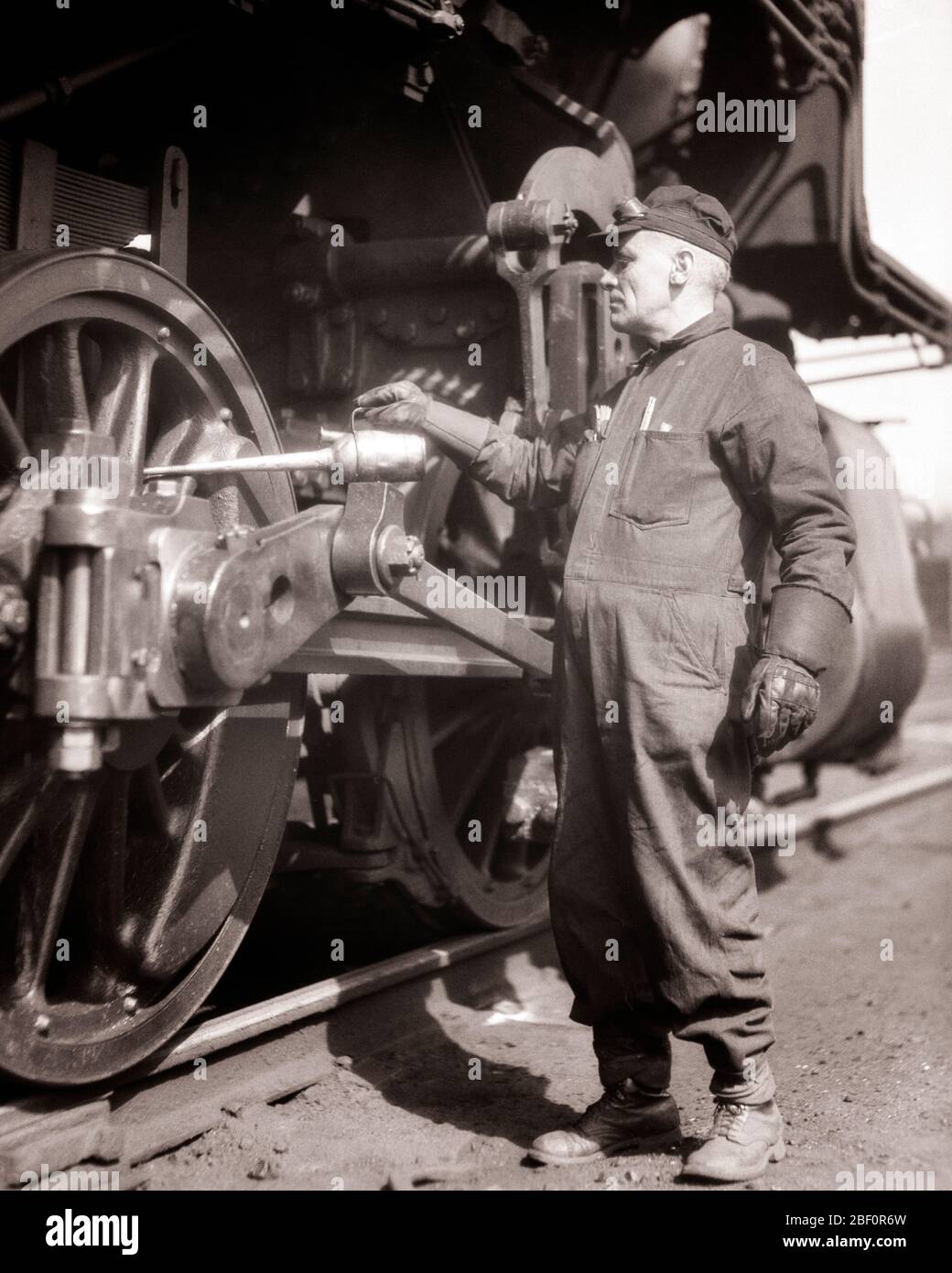Man working driving steam engine hi-res stock photography and images ...