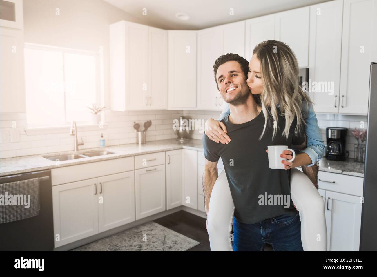 Women in the curve hi-res stock photography and images - Alamy