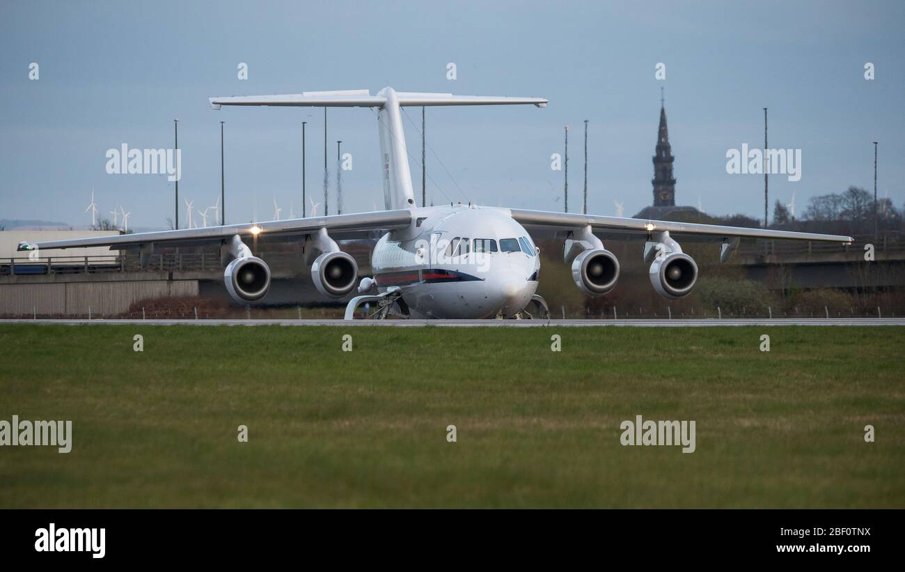 Royal family private plane hi-res stock photography and images - Alamy