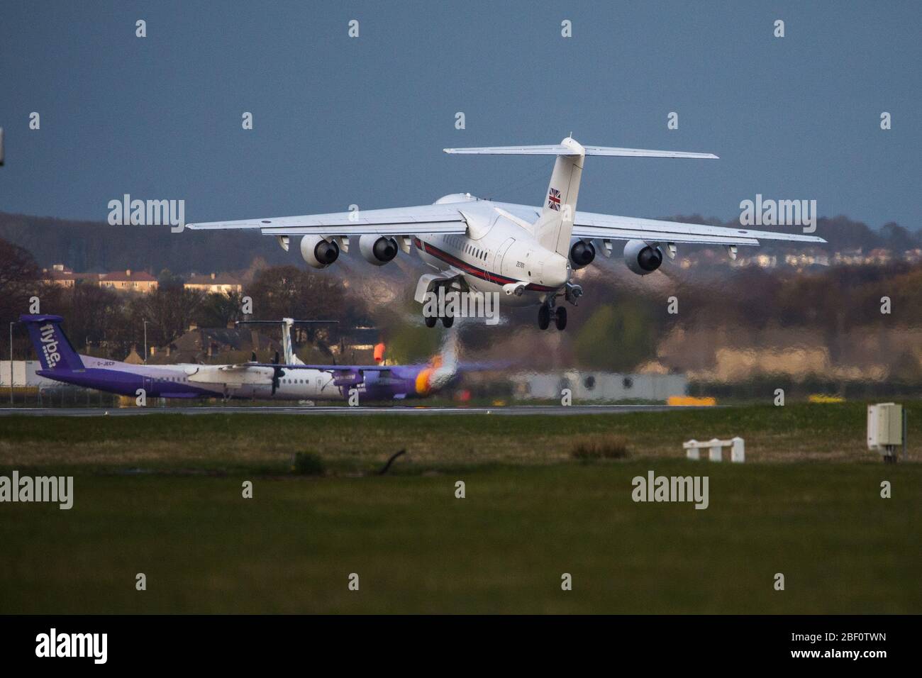 Queens flight taking off from glasgow airport hi-res stock photography and images - Alamy