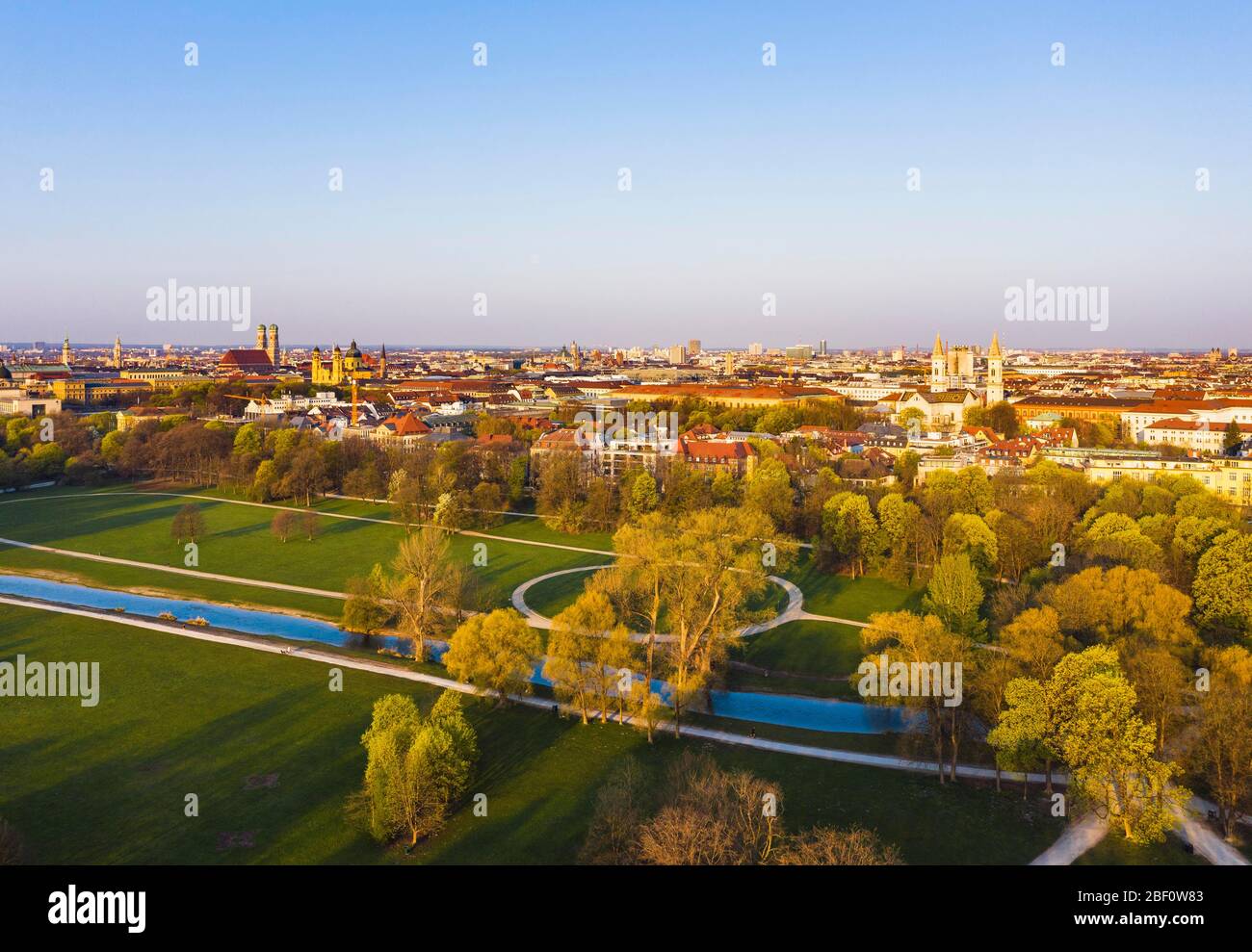 Old english town hi-res stock photography and images - Alamy
