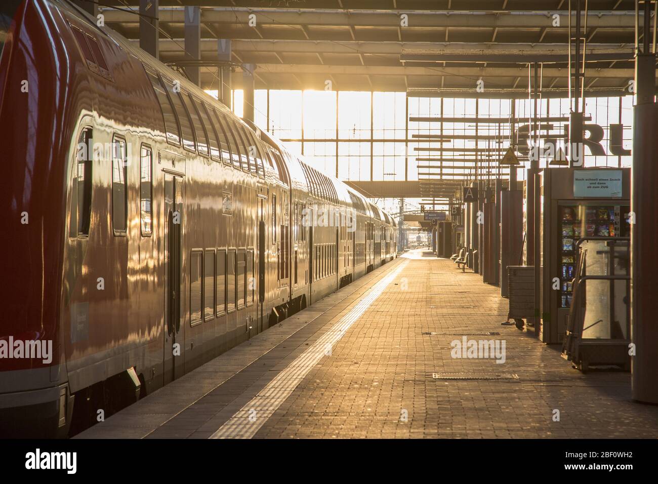Empty station concourse hi-res stock photography and images - Alamy