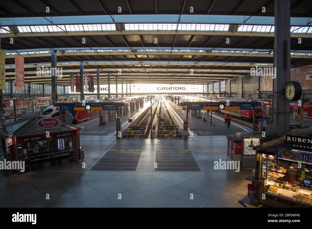 Global platforms hi-res stock photography and images - Alamy