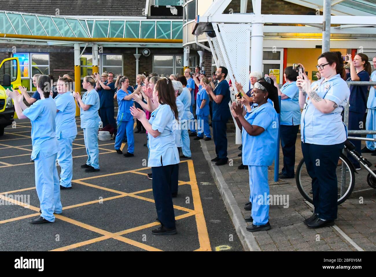 Nhs staff coronavirus hi-res stock photography and images - Alamy