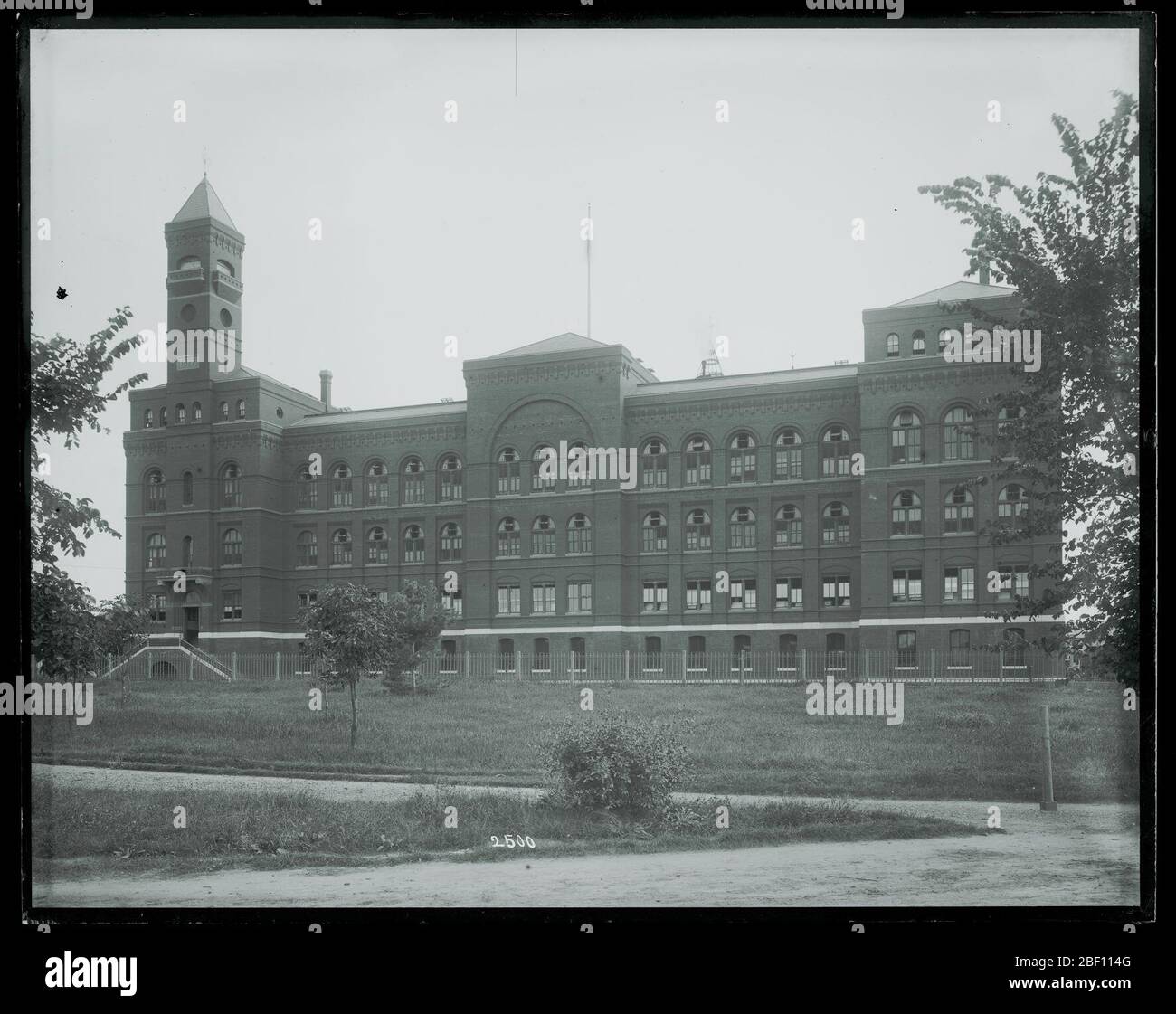 Exterior View of Bureau of Engraving and Printing Building. Bureau of ...
