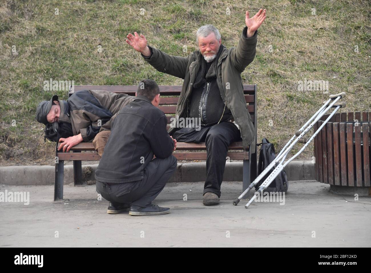 Moscow. Homeless on a Park bench Stock Photo - Alamy
