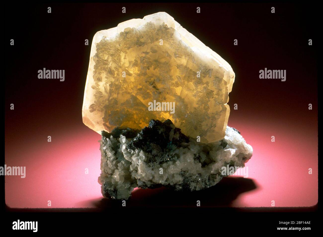 Photograph of hexagonal calcite (147319) from the National Mineral ...