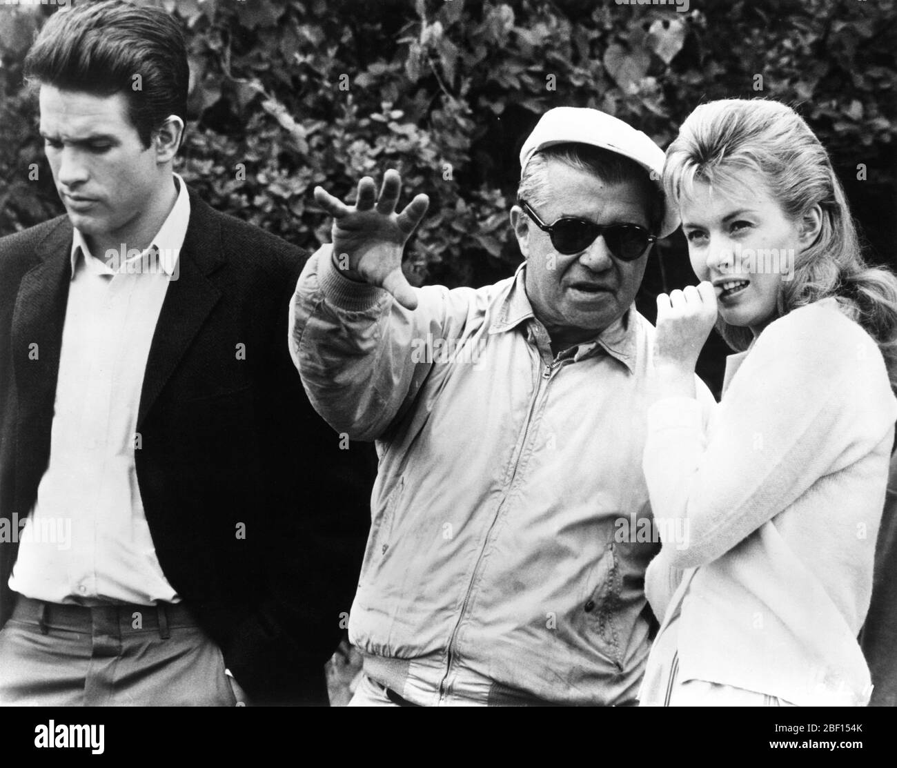 WARREN BEATTY Director ROBERT ROSSEN and JEAN SEBERG on set location ...