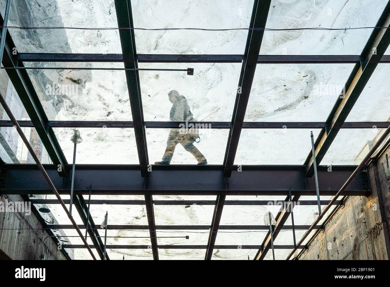 Employee uniform hi-res stock photography and images - Alamy