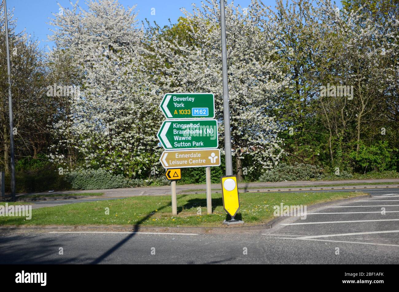 Hull road sign hi-res stock photography and images - Alamy