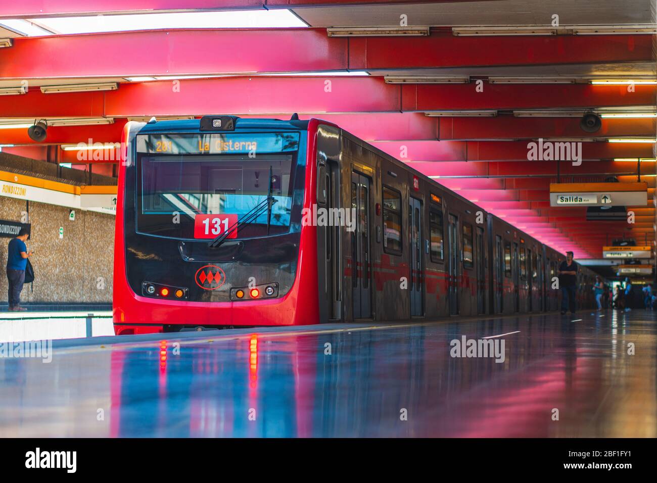 Moderno metro de santiago hi-res stock photography and images - Alamy