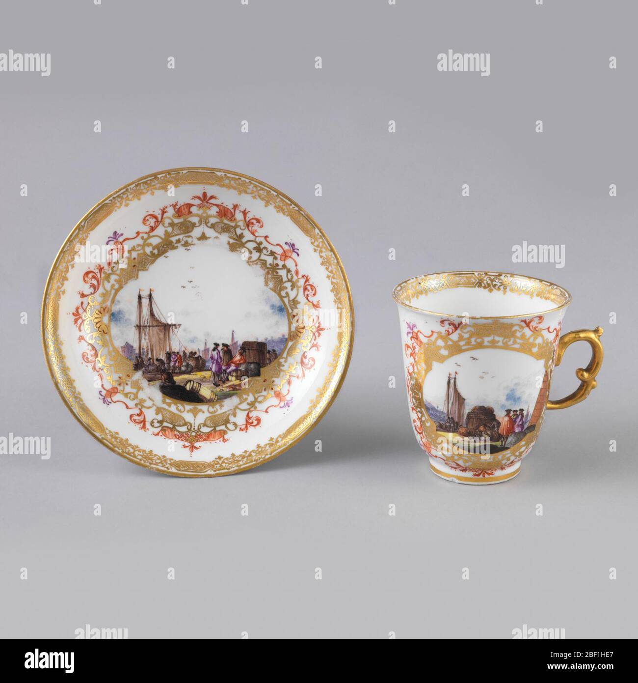 Curved flaring cup hi-res stock photography and images - Alamy