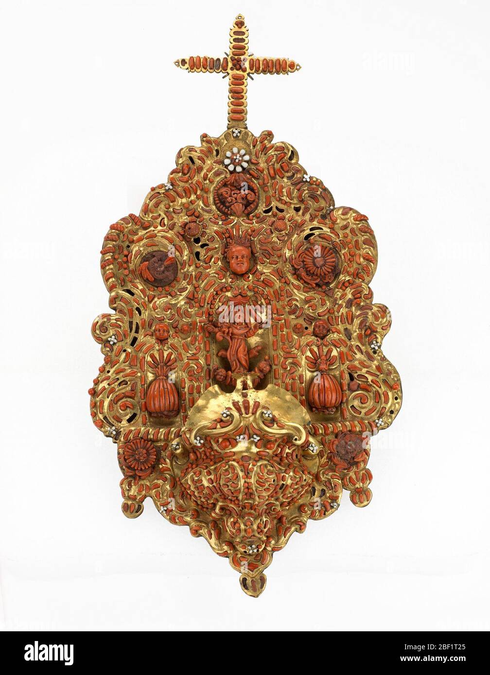 Benitier hi-res stock photography and images - Alamy