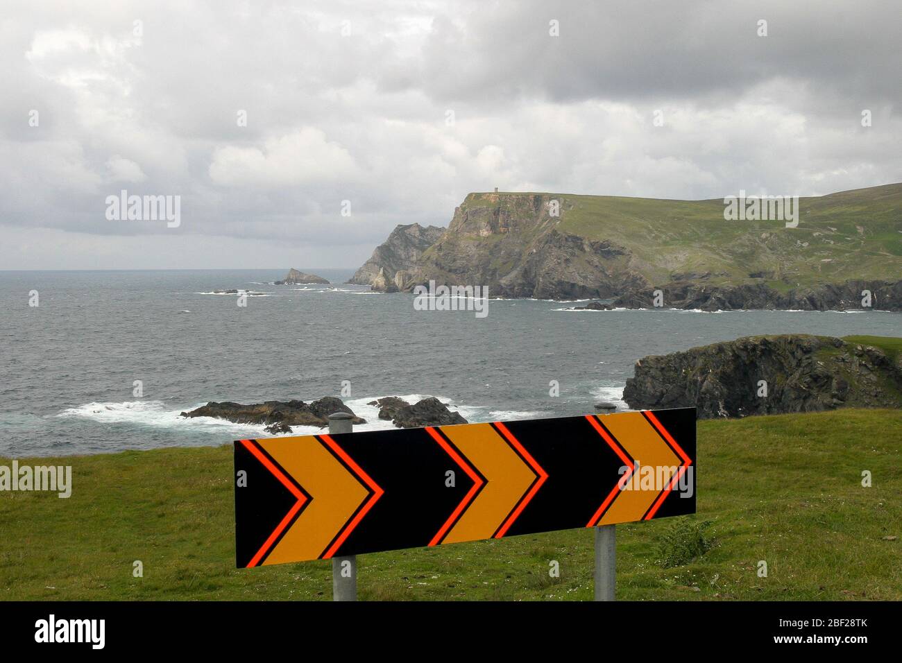 Donegal road sign hi-res stock photography and images - Alamy