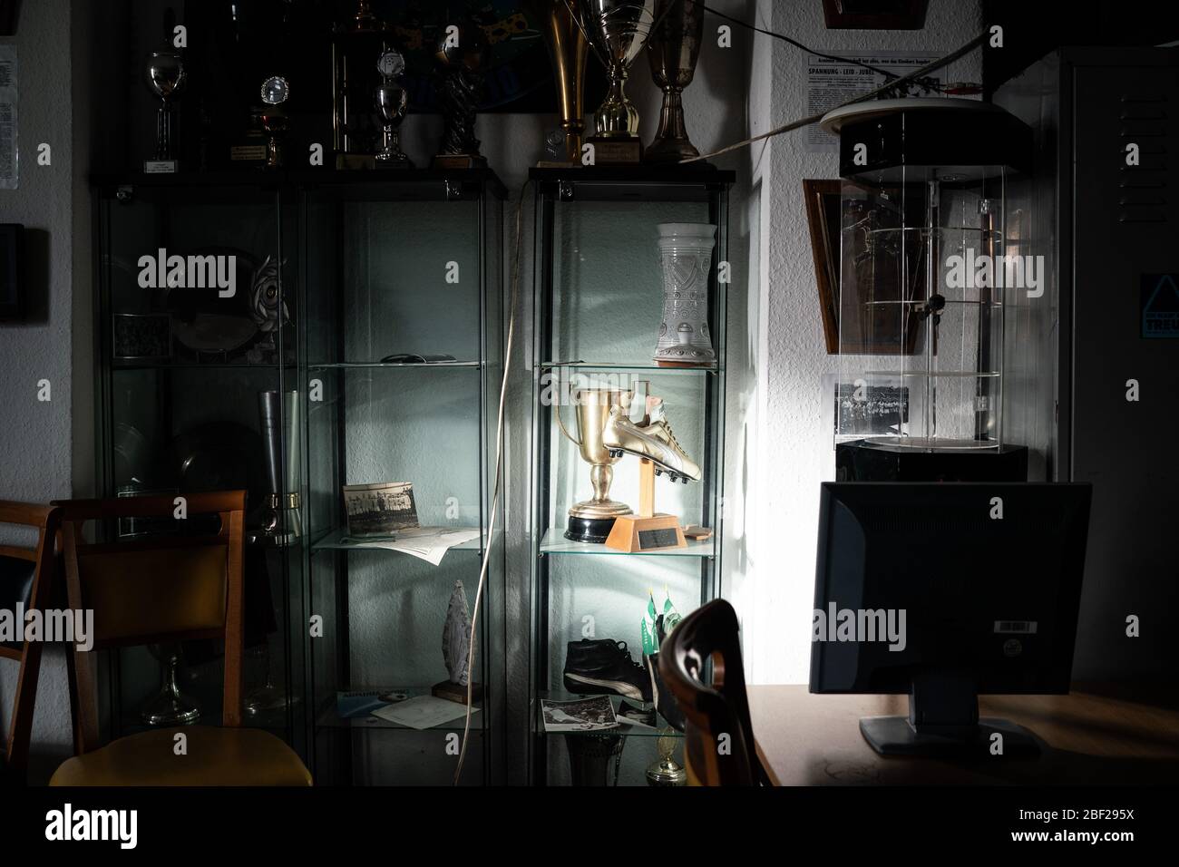 Trophy display case hi-res stock photography and images - Alamy