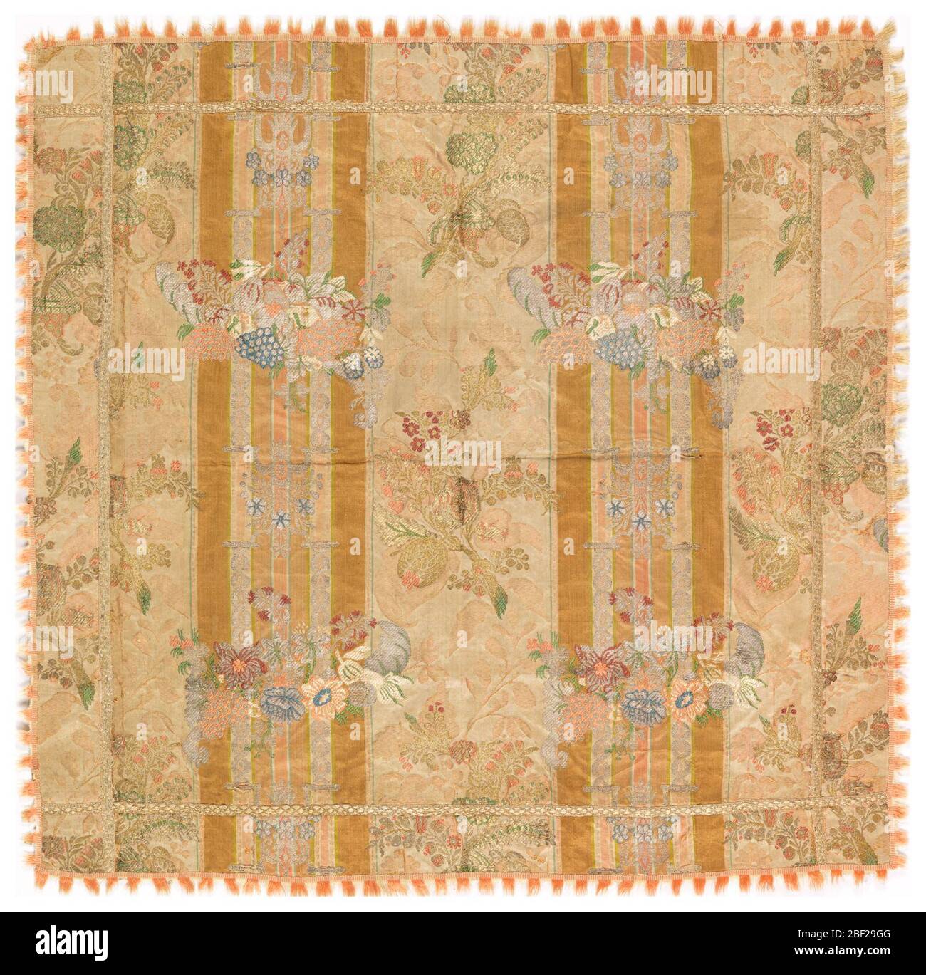 Silver covered pillars hi-res stock photography and images - Alamy