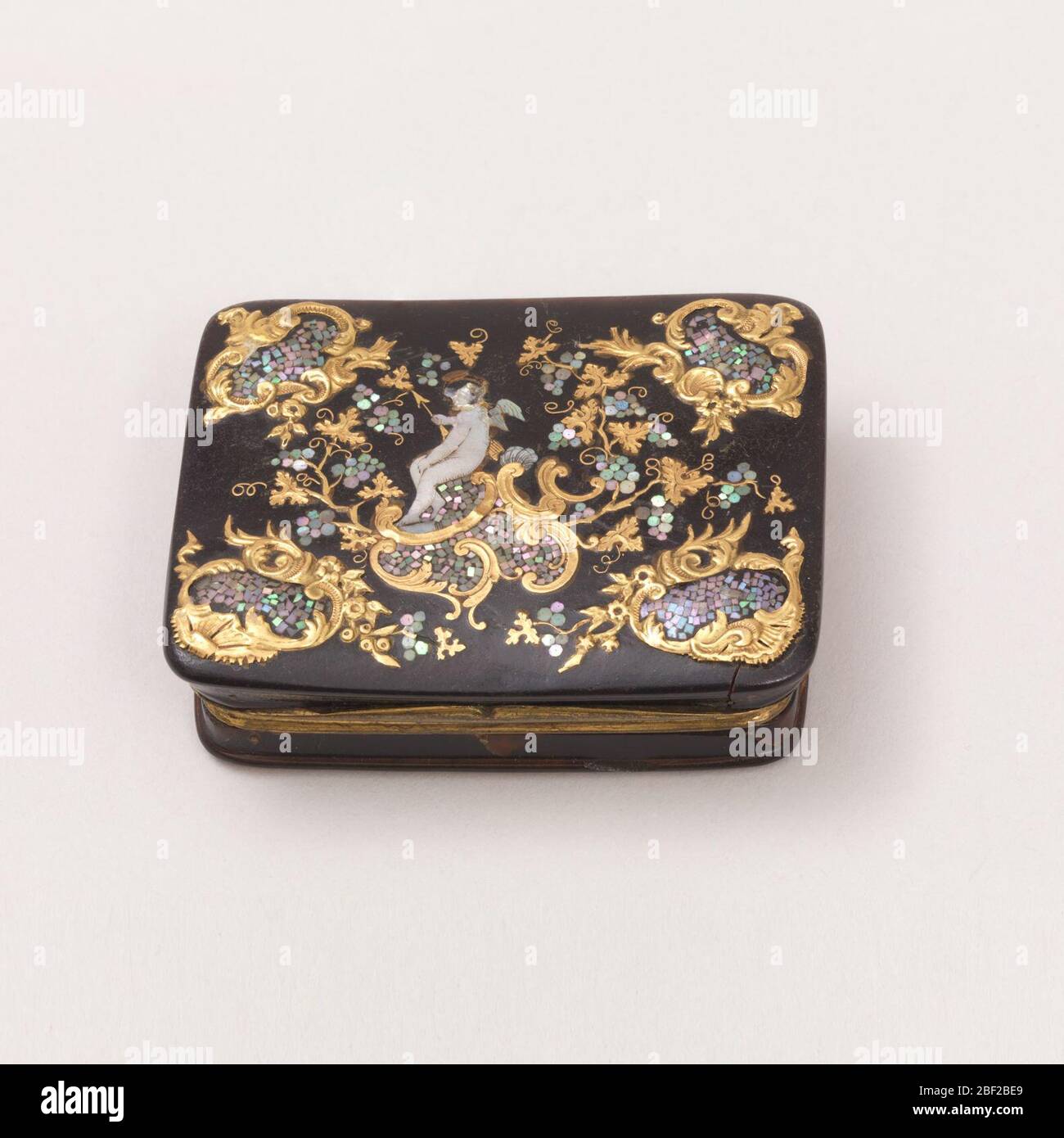 Snuff box. A dark blue snuff box with a decorative inlayed top ...